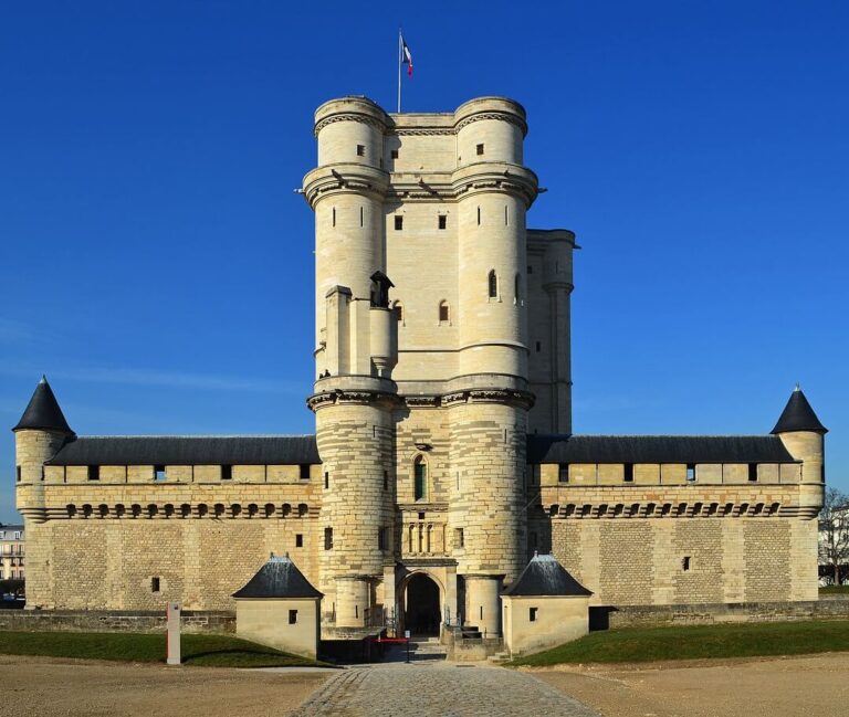 Visit the Former Royal Palaces in France – Visit European Castles