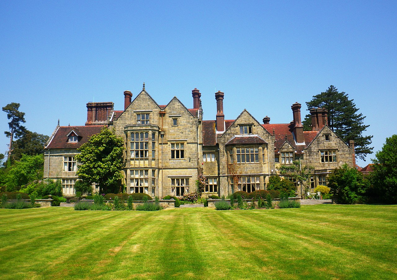 The Best Castles near Brighton - Visit European Castles